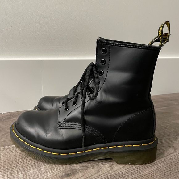 Dr. Martens | Shoes | Doc Martin Classic Boot | Poshmark
